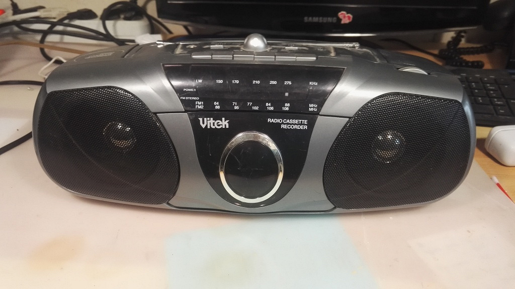 Магнитола Vitek с радио в дар (Химки). Дарудар
