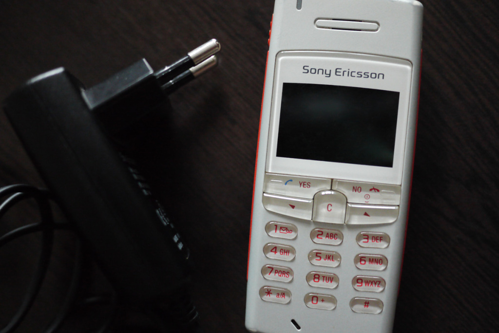 Телефон Sony Ericsson T100 в коллекцию. в дар (Москва). Дарудар