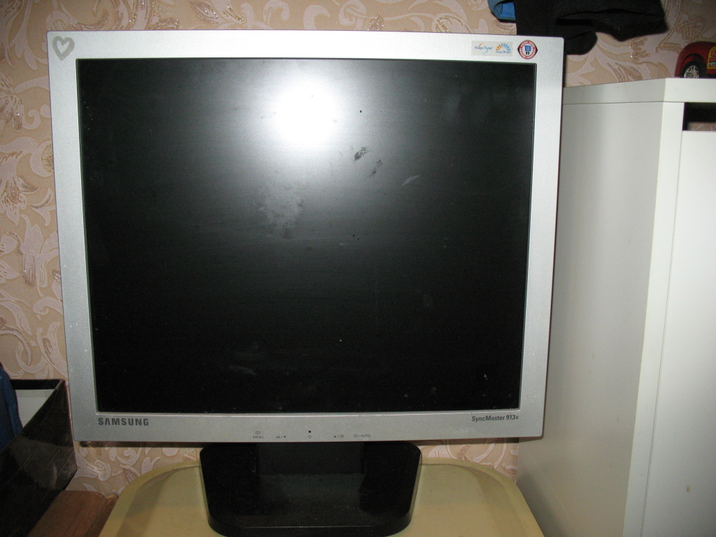 Монитор Samsung в дар (Санкт-Петербург). Дарудар