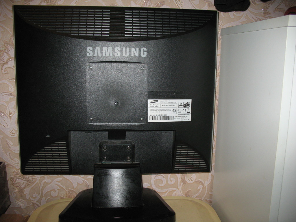 Монитор Samsung в дар (Санкт-Петербург). Дарудар