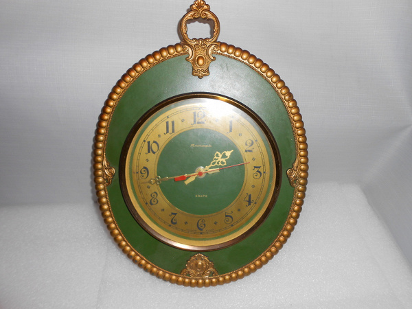 настенные кварцевые часы «Янтарь пр во СССР в дар Москва Дарудар