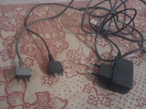 Зарядник для телефона и USB кабель в дар (Тольятти, Ижевск, Самара ...