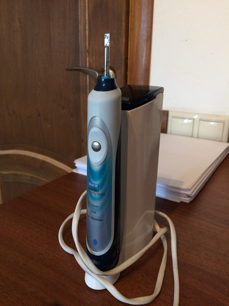Электрическая зубная щетка OralB sonic complete в дар (Москва). Дарудар